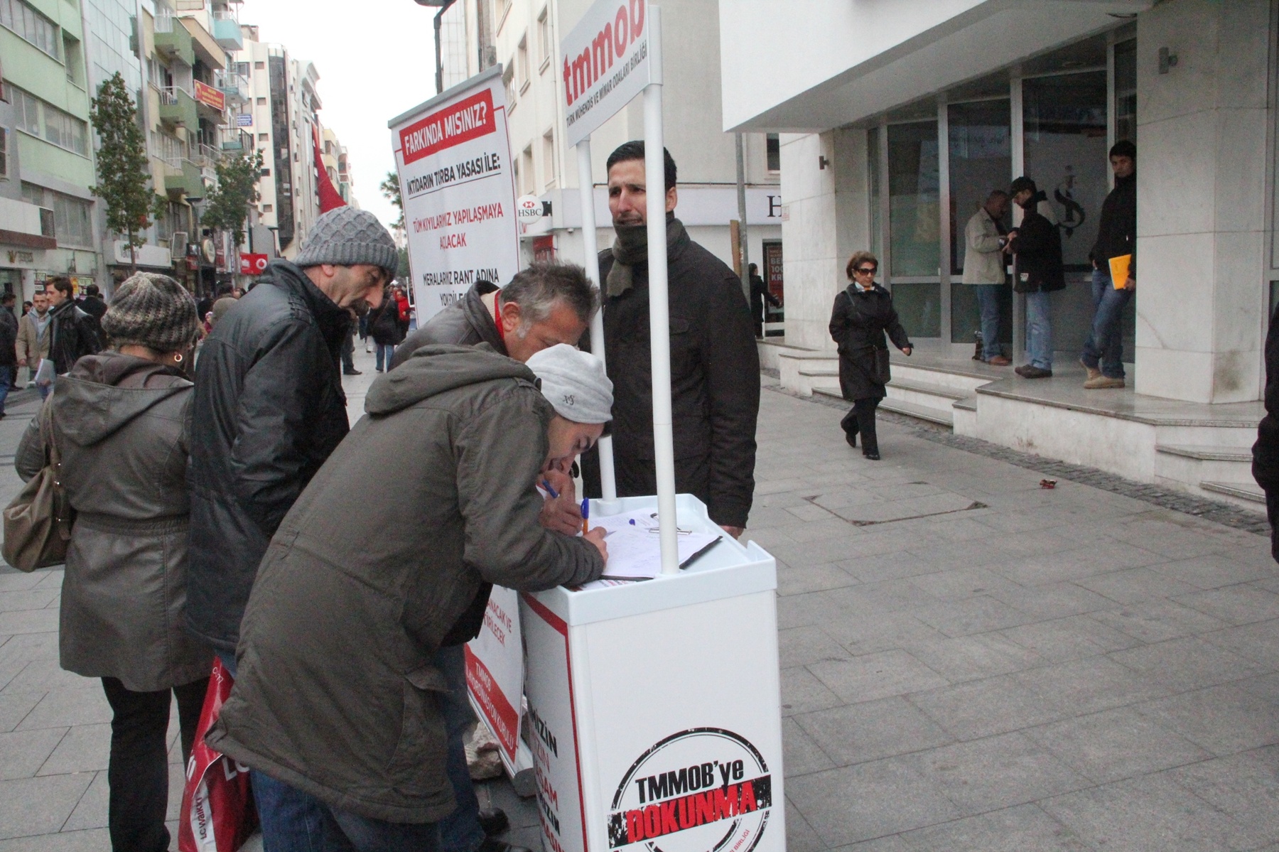 TMMOB İZMİR İKK, TORBA YASAYA KARŞI SOKAĞA ÇIKTI | www.tmmob.org.tr
